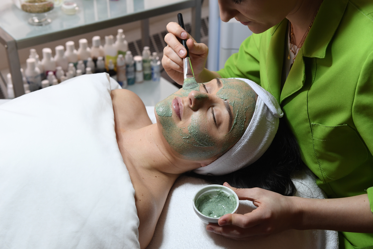 6 Summer Beauty Trends to Try Before Hitting the Beach