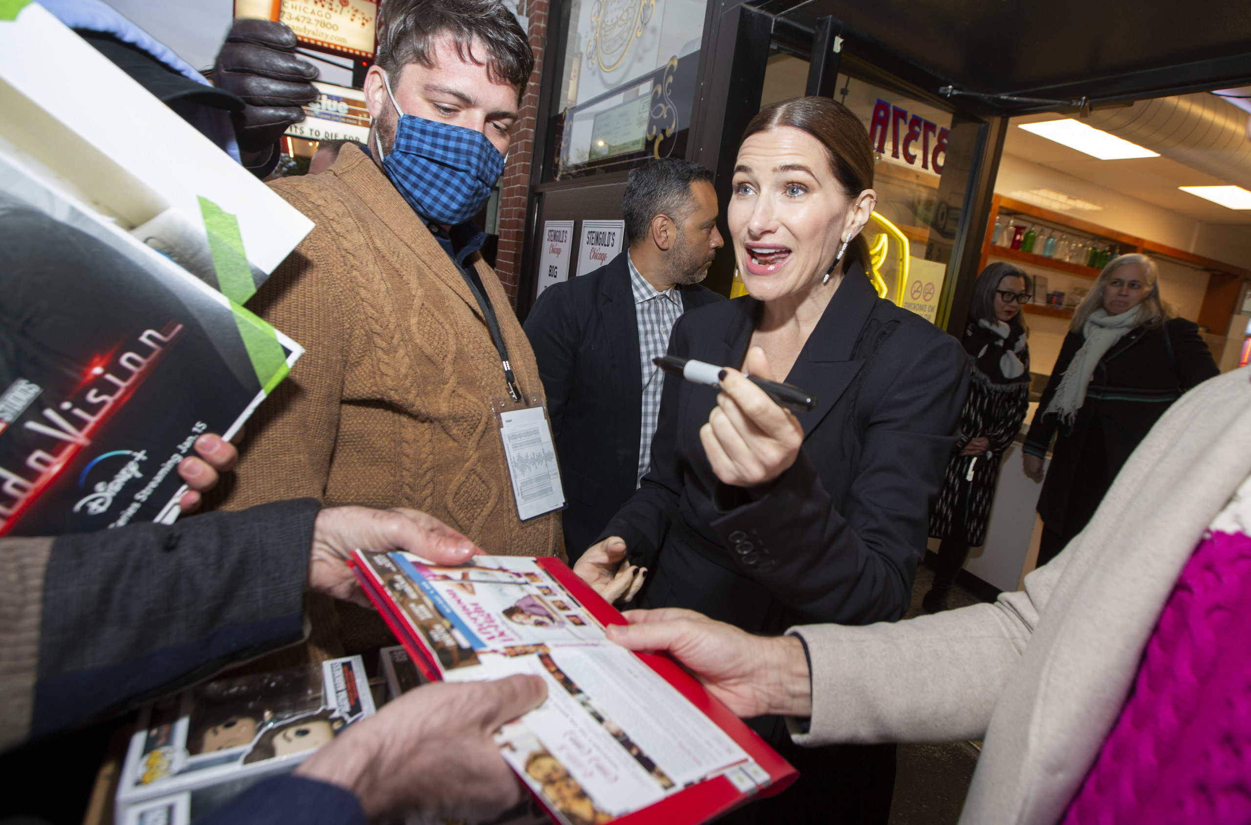 Kathryn Hahn Introduces New 'Knives Out' Film 'Glass Onion' and ...
