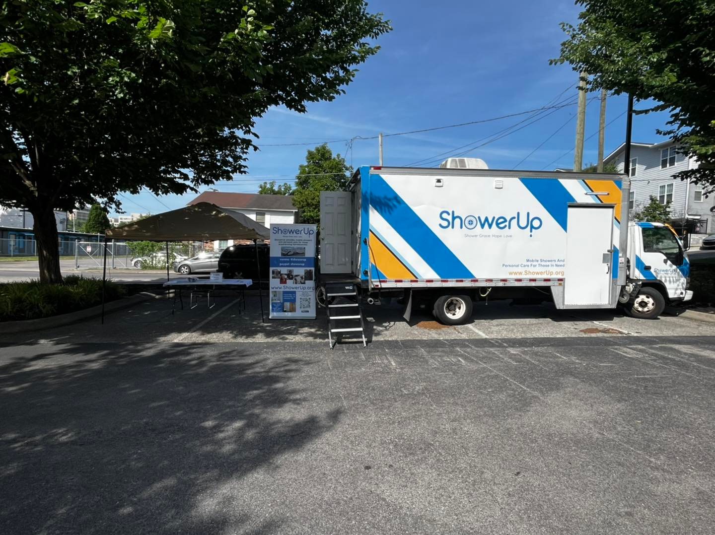 ShowerUp Serves Chicago's Unhoused Community with Compassion, Dignity ...