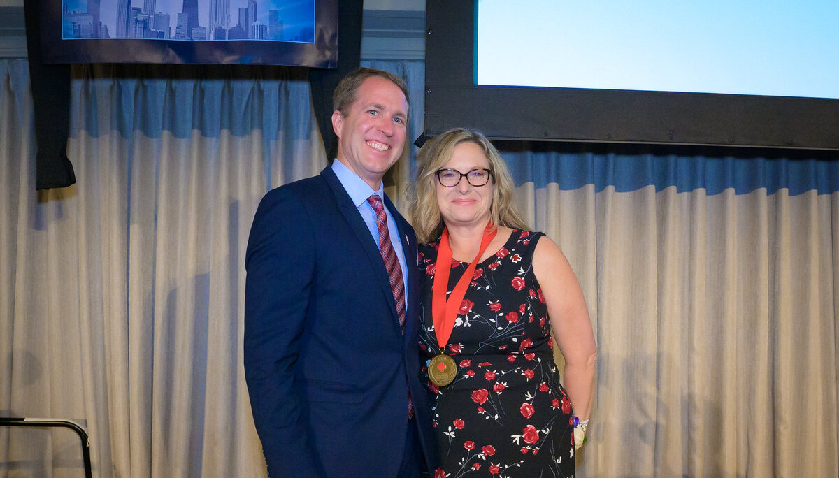 Aon Honors 2022 Red Cross Healthcare Hero, Oncology Nurse Stephanie ...